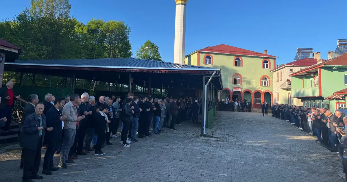 Cami avlusunda metrelerce bayramlaşma kuyruğu | NTV Haber