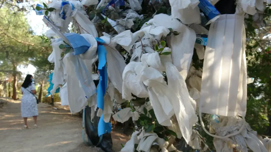 Zeus Altarı'nda 'dilek ağaçları' tıbbi maskelerle doldu | NTV Haber