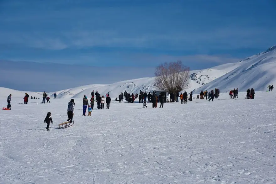 Göl kıyısındaki Hazarbaba Kayak Merkezi'ne ilgi artıyor | NTV Haber