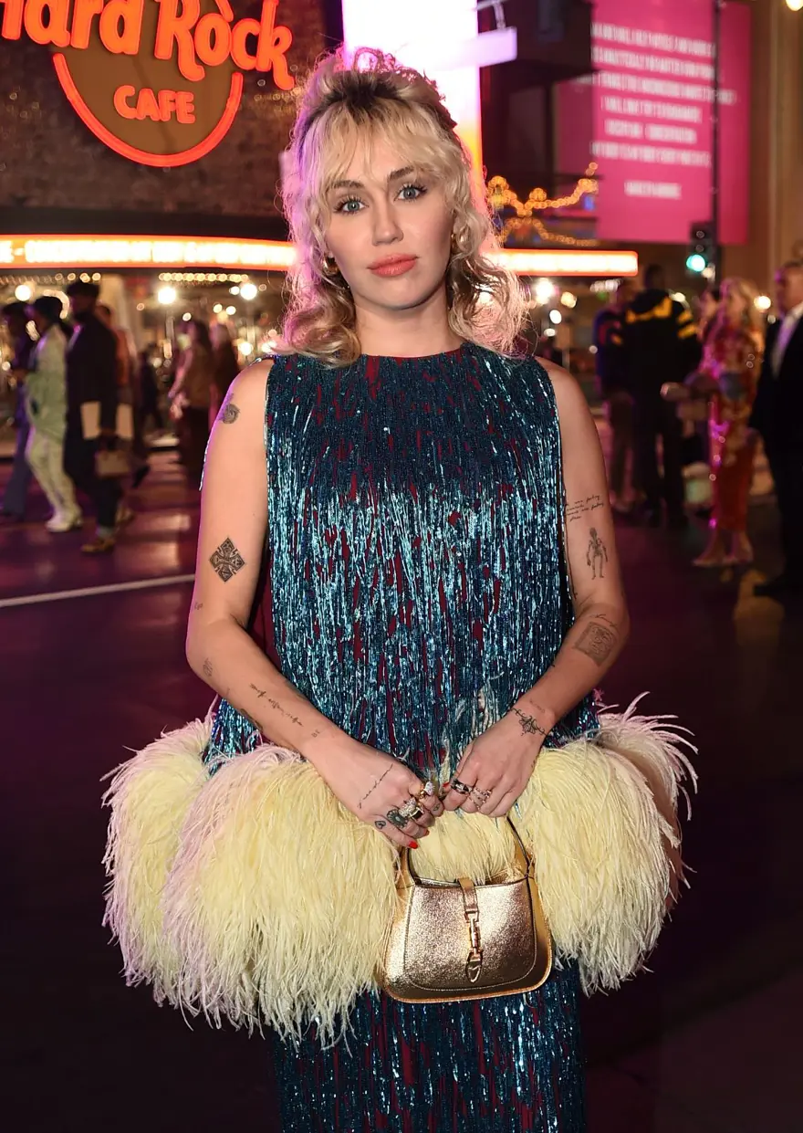 Miley Cyrus’un annesi Tish Cyrus Prison Break yıldızı Dominic Purcell ...