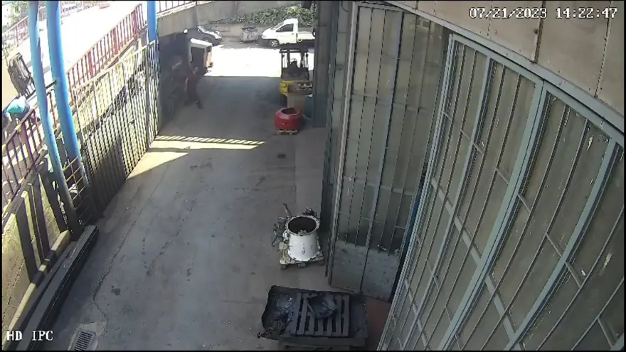 Tuzla’da devrilen forkliftin altında kalan işçi kurtarılamadı | NTV Haber