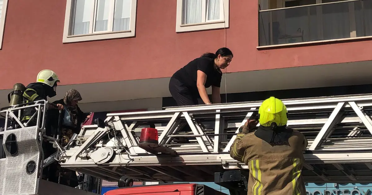 Bursa'da 10 katlı apartmanda yangın | NTV Haber