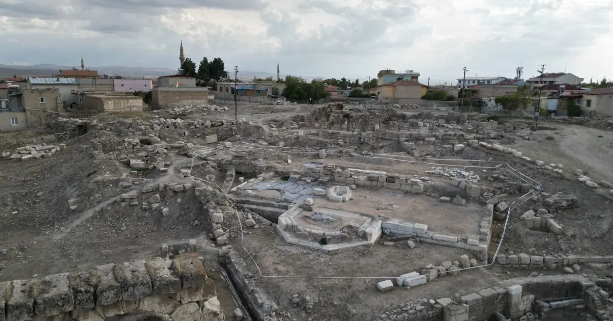 Tyana Antik Kenti'nde bin 500 yıllık vaftizhane gün yüzüne çıkıyor ...