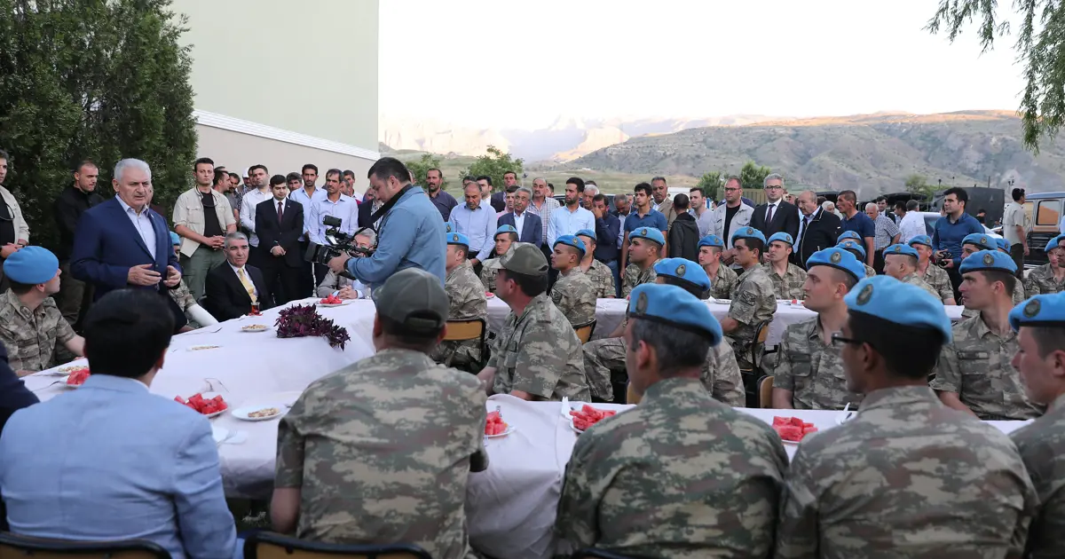 Başbakan Yıldırım'dan komando timine ziyaret | NTV Haber