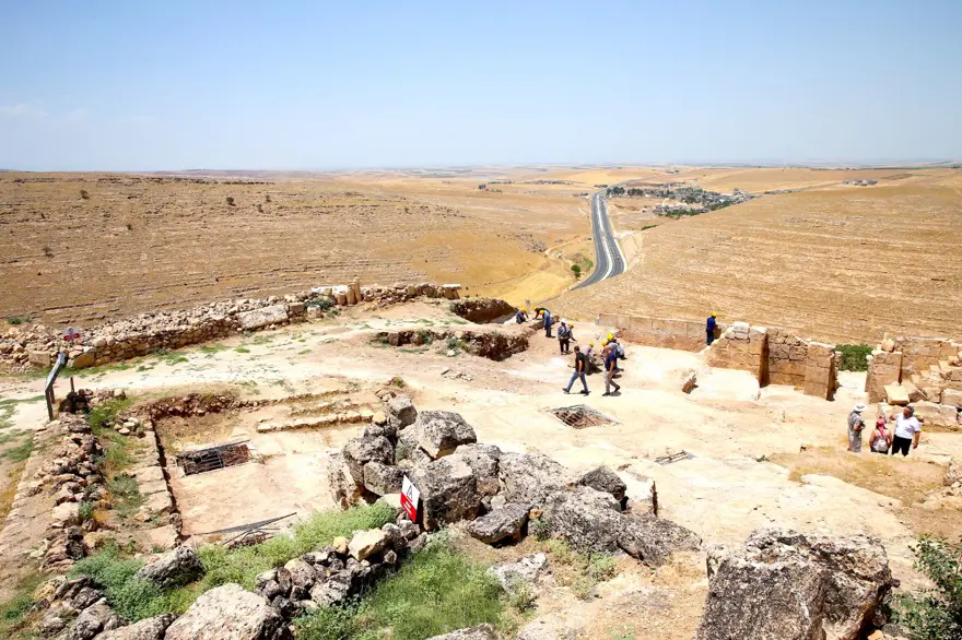 Mithras Tapınağı'nda gizli ayinlere katılanların konakladığı alan ...