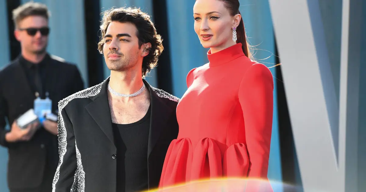Joe Jonas ile boşanma arifesindeki Sophie Turner sosyal medyaya döndü ...