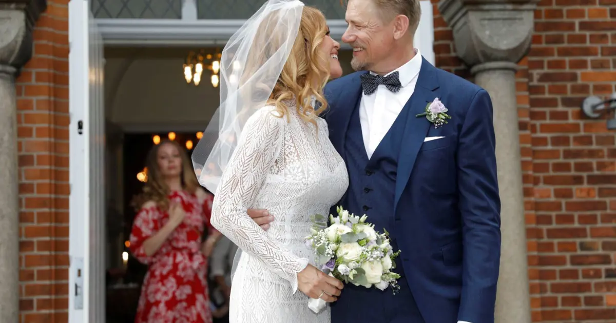 Peter Schmeichel ile Laura von Lindholm evlendi | NTV Haber