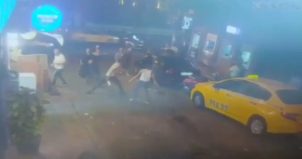 Beyoğlu'nda laf atma kavgasında kan aktı | NTV Haber
