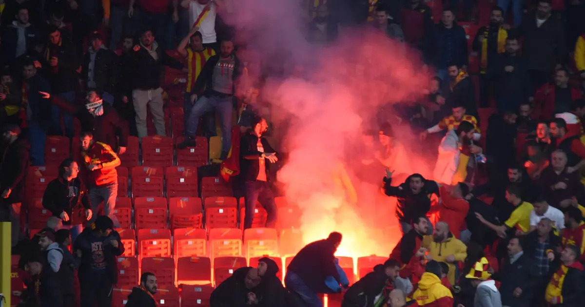 Olaylı Göztepe-Altay derbisi için karar günü: Hükmen mağlubiyet veya ...