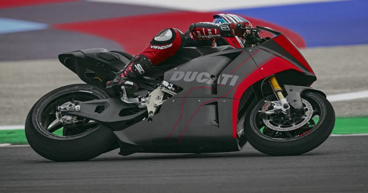 Ducati'nin elektrikli motoru ilk kez piste çıktı | NTV Haber