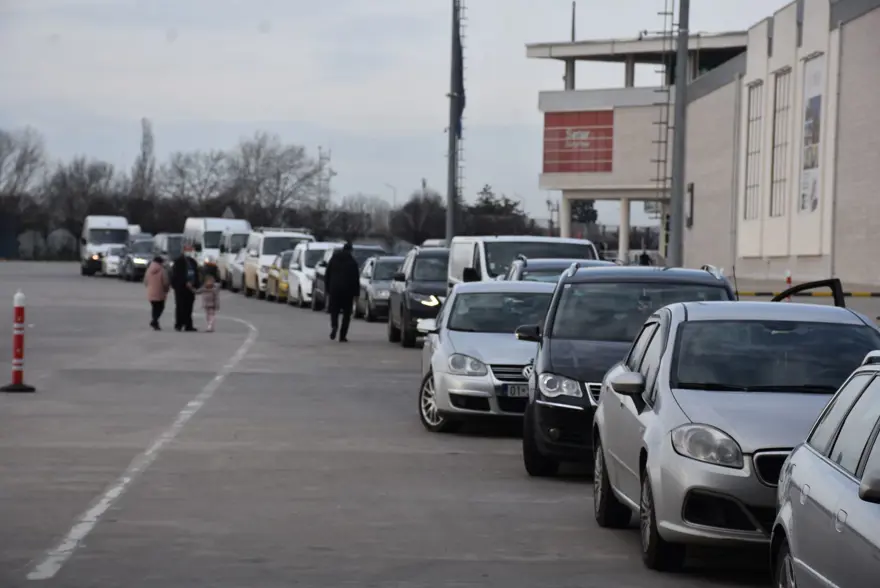 Karantina şartına rağmen sınırda yoğunluk | NTV Haber