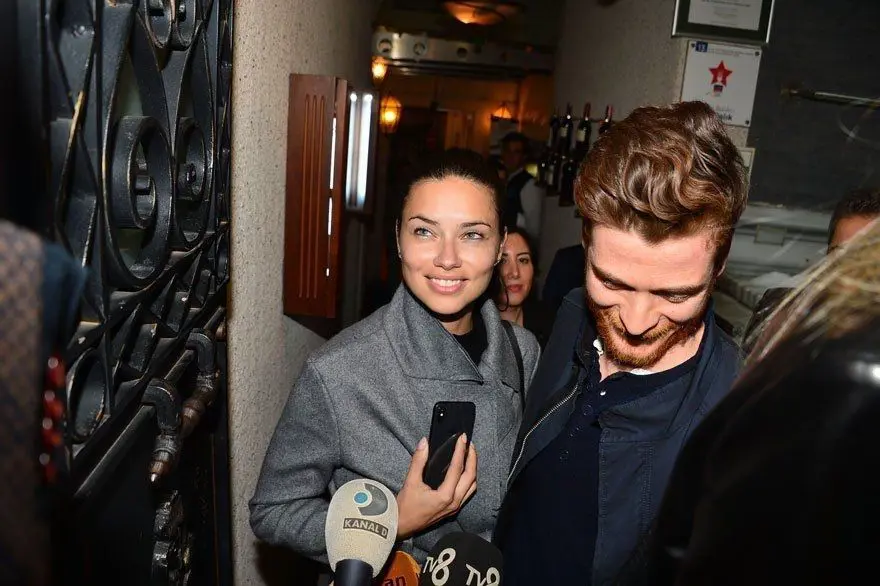 Adriana Lima ile Emir Uyar birlikteliği (Metin Hara fotoğrafları ...
