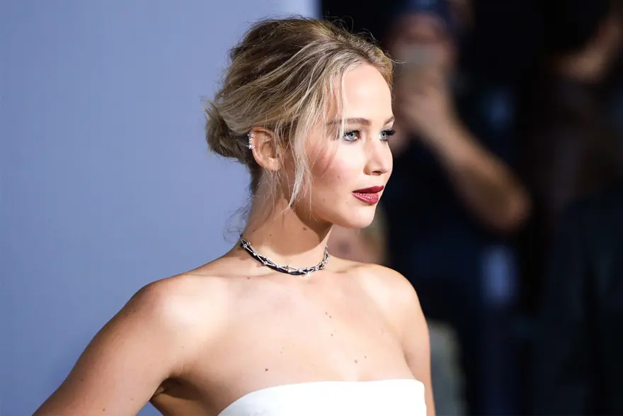 Jennifer Lawrence: Beni çıplak bir şekilde zayıf kadınlarla yan yana ...