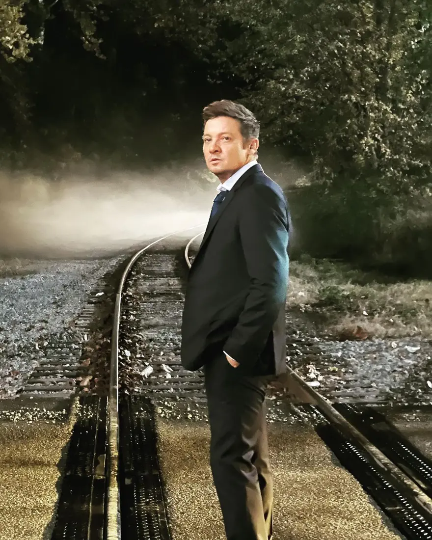 Kaza geçiren Jeremy Renner hastane yatağından ilk fotoğrafını paylaştı ...