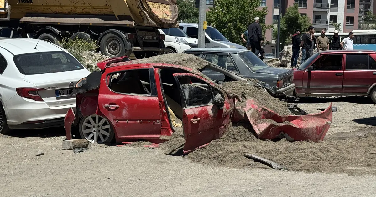 Kamyon caddeyi savaş alanına çevirdi: Yaralılar var | NTV Haber