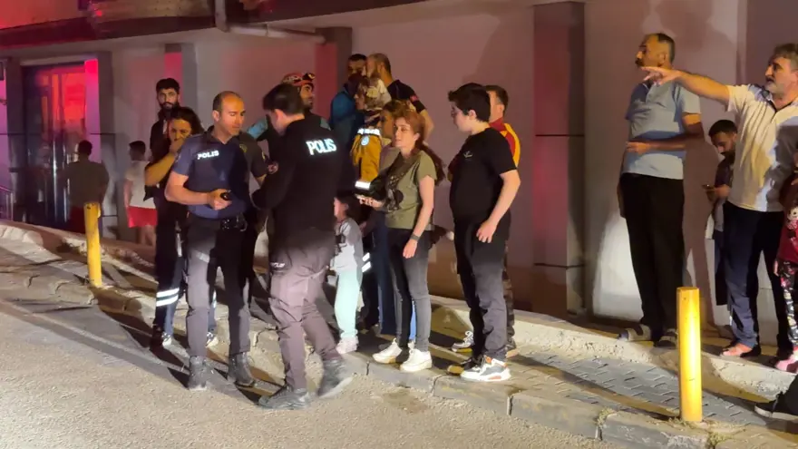 Avcılar'da beş katlı bina tahliye edildi | NTV Haber