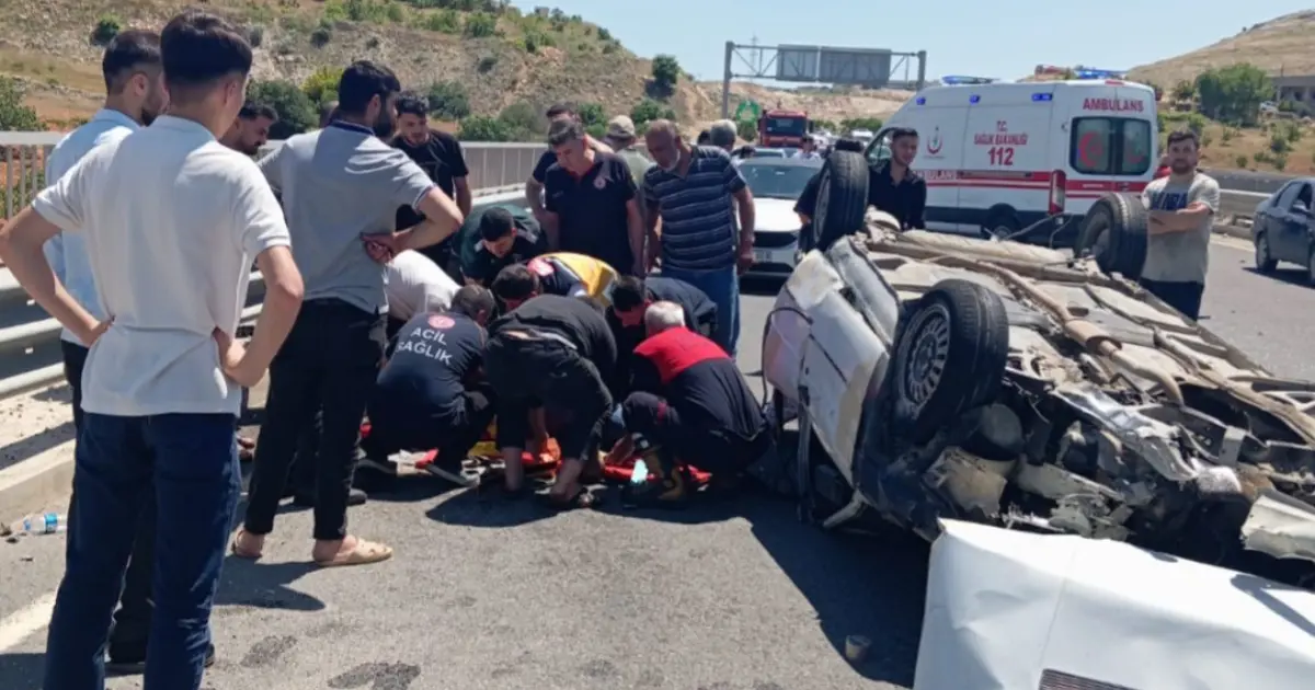 Bayram sabahı feci kaza. Kurbanı kesip yola çıktılar, araçları takla ...