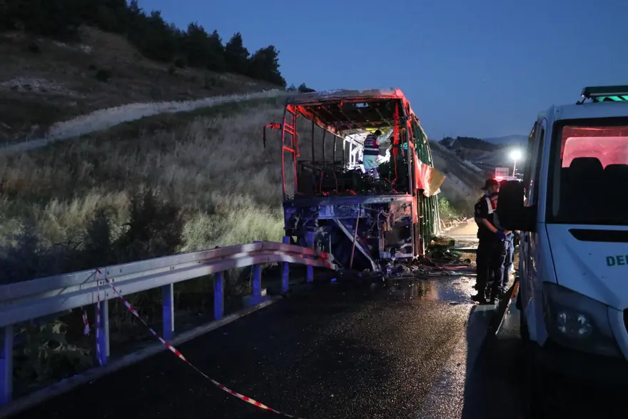 Denizli'de 8 kişinin can verdiği katliam gibi kaza. Yürek yakan kargaşa ...