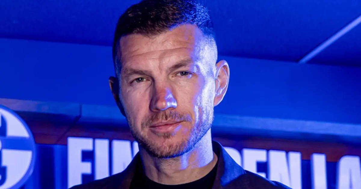 Fenerbahçe'nin eski yıldızı Edin Dzeko, yeni takımına 16 maçlığına ...
