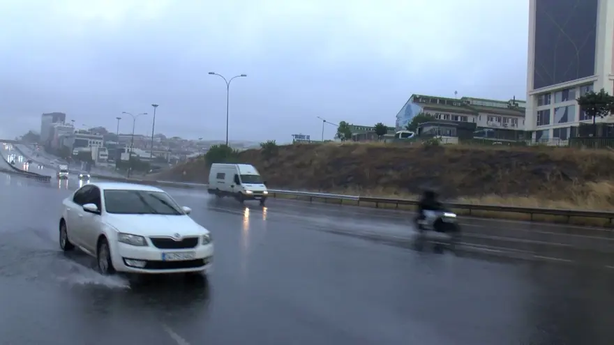 Hava bir anda değişti, evden hazırlıksız çıkanlar neye uğradığını ...