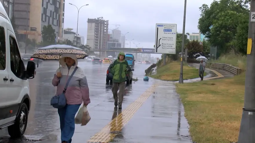 Hava bir anda değişti, evden hazırlıksız çıkanlar neye uğradığını ...