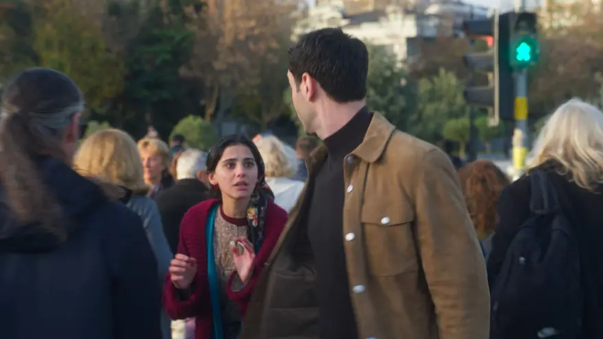 Sevdiğim Sensin'den yeni tanıtım. Dicle ve Erkan'ın İstanbul'a uzanan ...