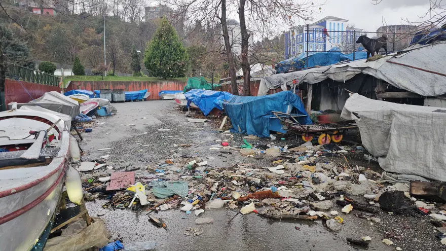 Zonguldak'ı fırtına ve kar vurdu. Deniz taştı, 81 köy yolu kapandı ...