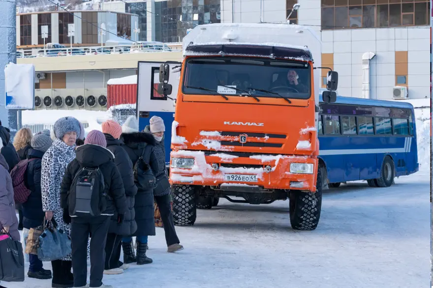 Kar kalınlığı arabaları geçti, Rusya'da son 30 yılın en yoğun kar ...