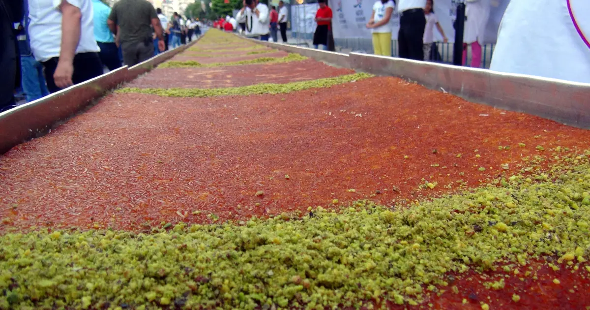 78 metrelik künefe 20 dakikada tükendi | NTV Haber