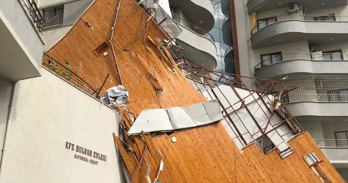 Hatay'da kuvvetli fırtına: Dörtyol'da okullar tatil, İskenderun Limanı ...