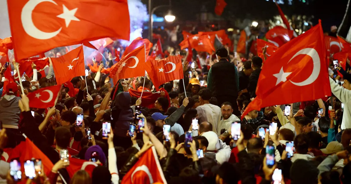 Avrupa'da Türk gecesi: Almanya'dan Hollanda'ya meydanlar "Türkiye ...