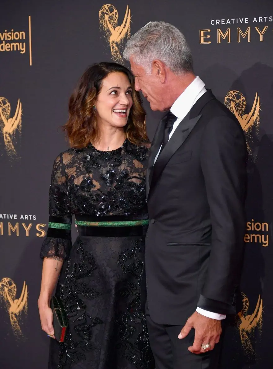 İntihar eden şef Anthony Bourdain’ın ardından sevgilisi Asia Argento ...