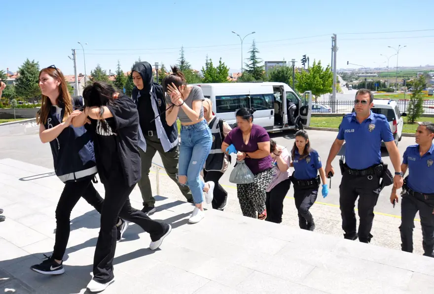 Sosyal medyadan 'Eskort' ilanıyla 3 milyon liralık vurgun: 11 kişi ...
