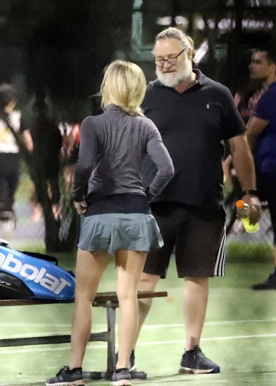 Russell Crowe ile sevgilisi Britney Theriot tenis kortunda | NTV Haber