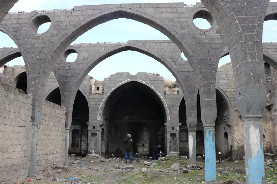 Diyarbakır'da 500 yıllık Surp Sargis Ermeni Kilisesi restore edilecek ...