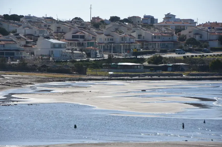 İzmir'de deniz 50 metre çekildi, tekneler karaya oturdu | NTV Haber