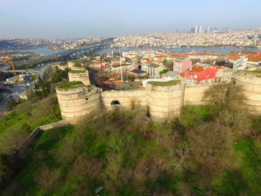 İstanbul Surları'nı her yerden görmek artık mümkün: Tarihi surlar ...