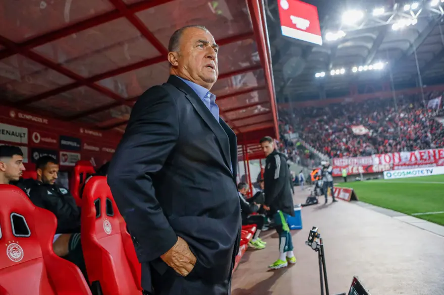 Fatih Terimli Panathinaikos derbiyi kazandı taraftar sokağa döküldü ...