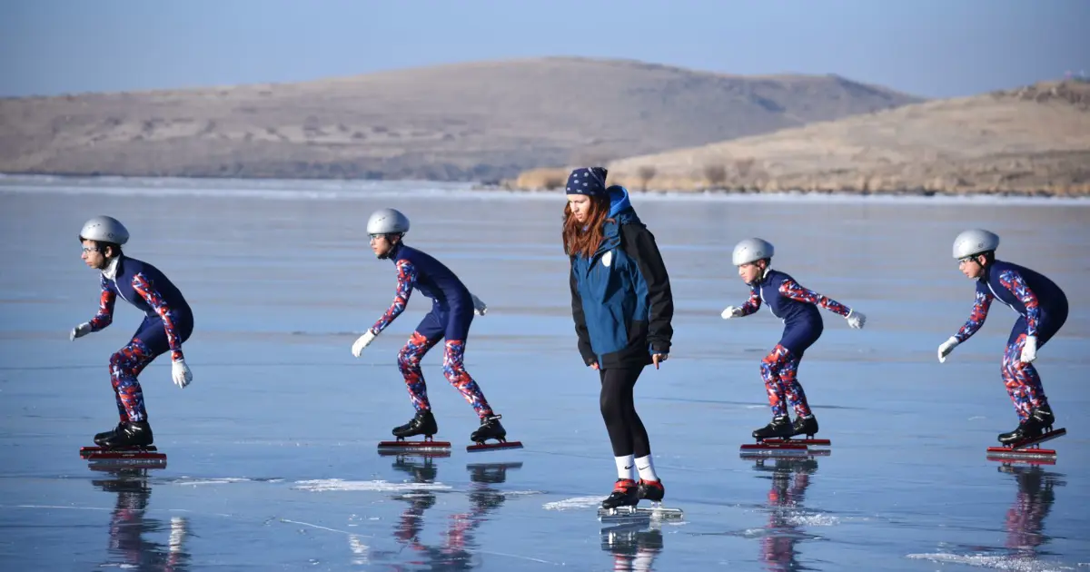 Donan Çıldır Gölü sürat patencilere antrenman pisti oldu | NTV Haber