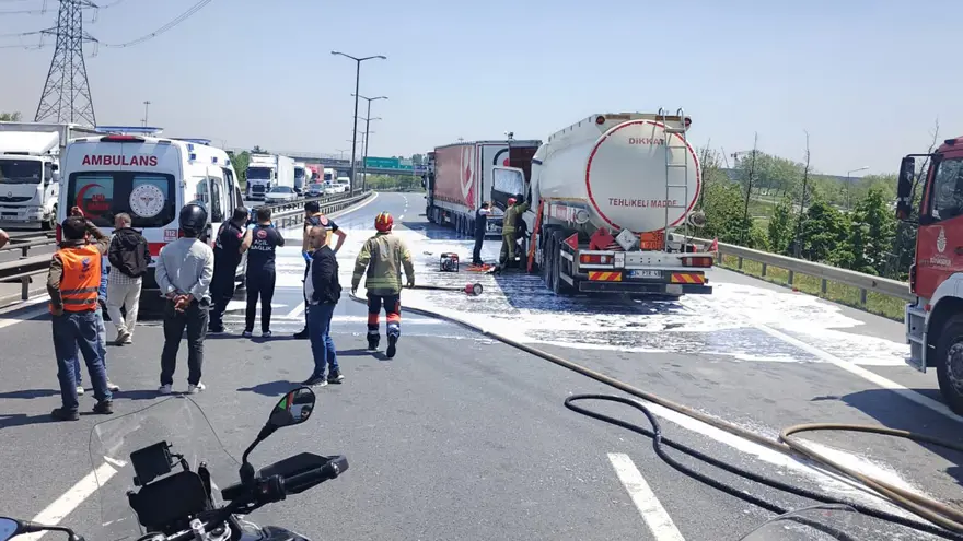 İstanbul'da trafiği durduran kaza: TEM'de Mahmutbey yönü kapandı | NTV ...